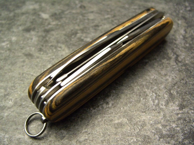 SAK-Mod: Royal White Ebony Camper | Chris Custom Works