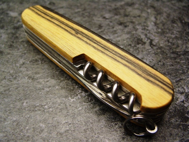 SAK-Mod: Royal White Ebony Camper | Chris Custom Works