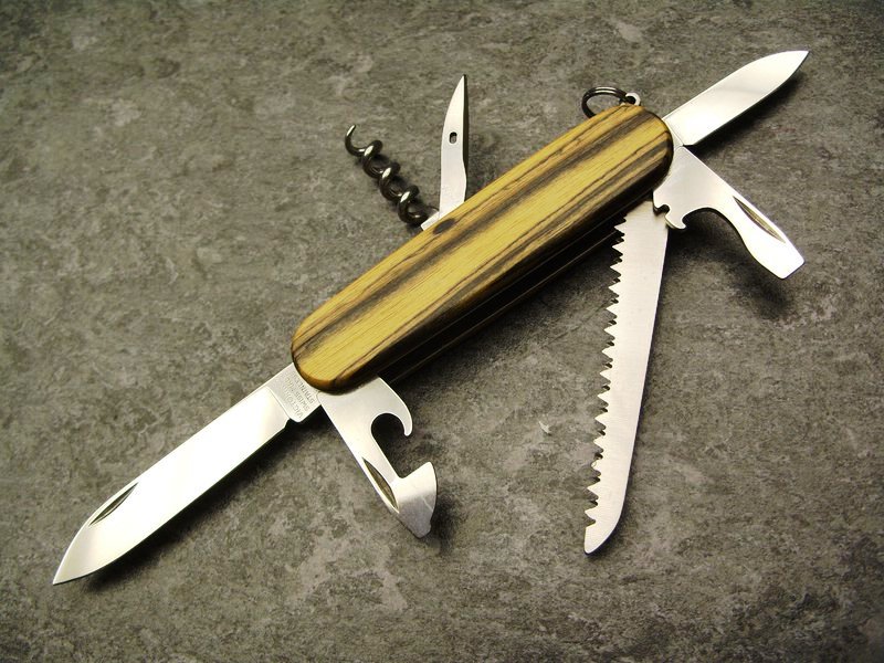 SAK-Mod: Royal White Ebony Camper | Chris Custom Works